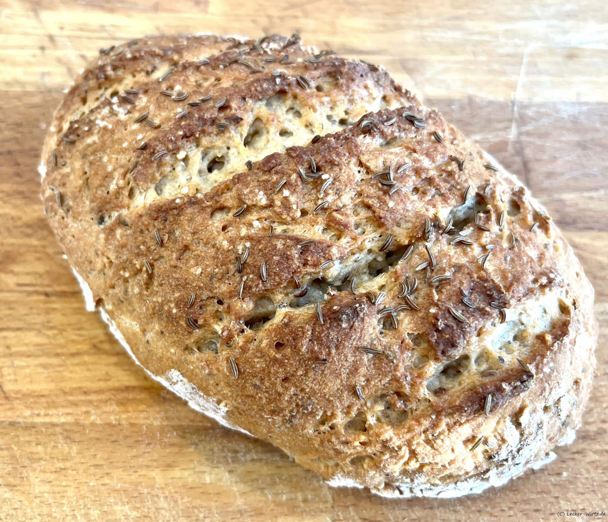 Körnerbrot mit Kümmel