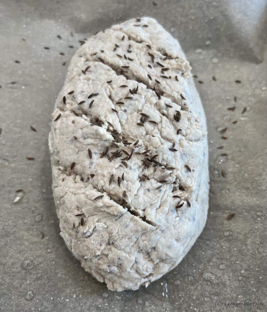 Körnerbrot mit Kümmel