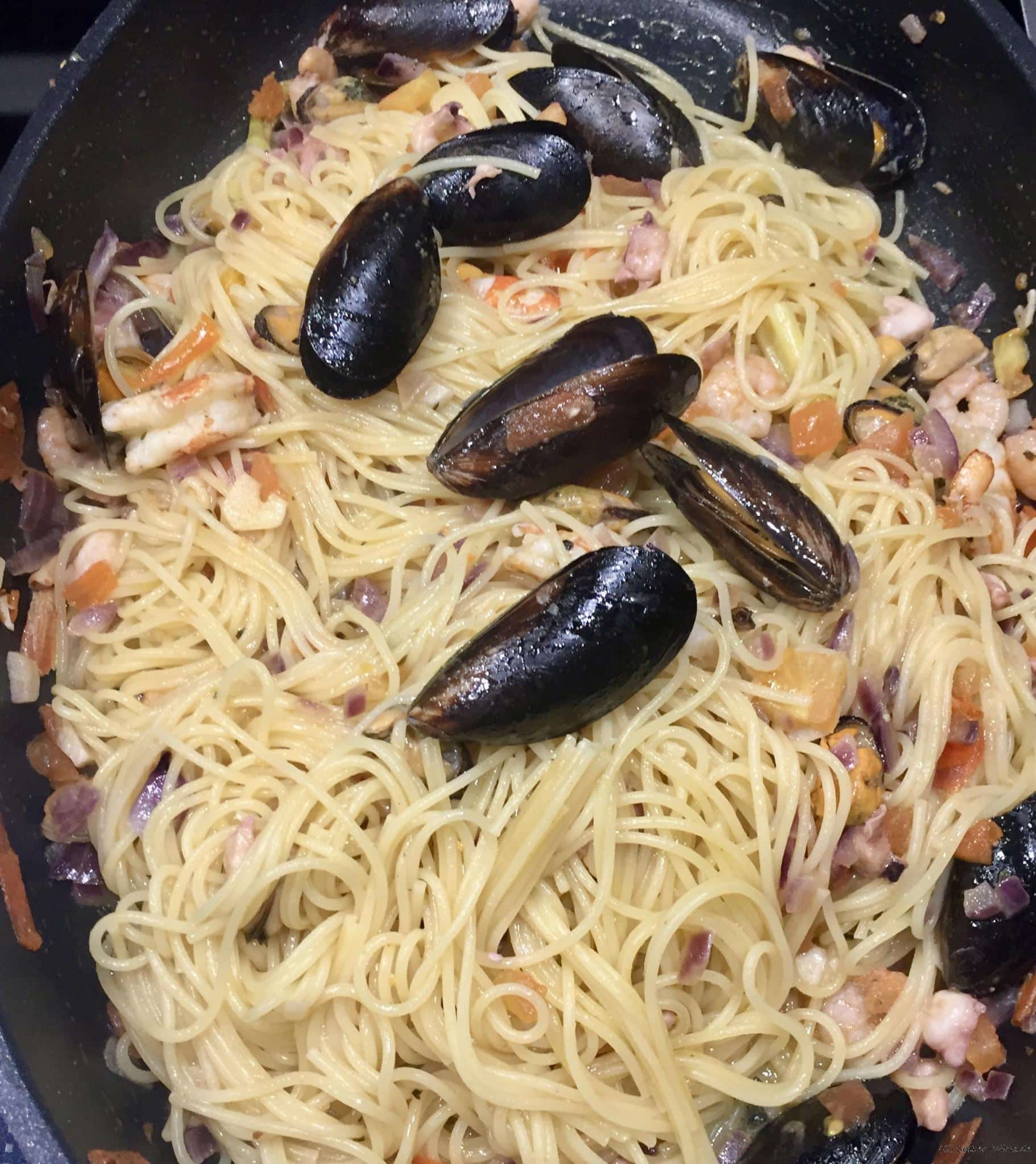 Spaghetti Frutti Di Mare Weisswein
